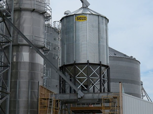 Standard, medium and heavy duty hopper tanks with custom designs are ...